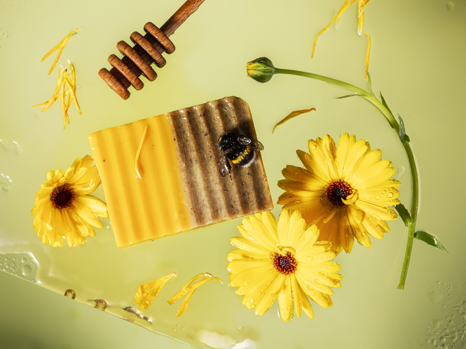 Beesline, a beauty brand committed to saving the bees Materia ...
